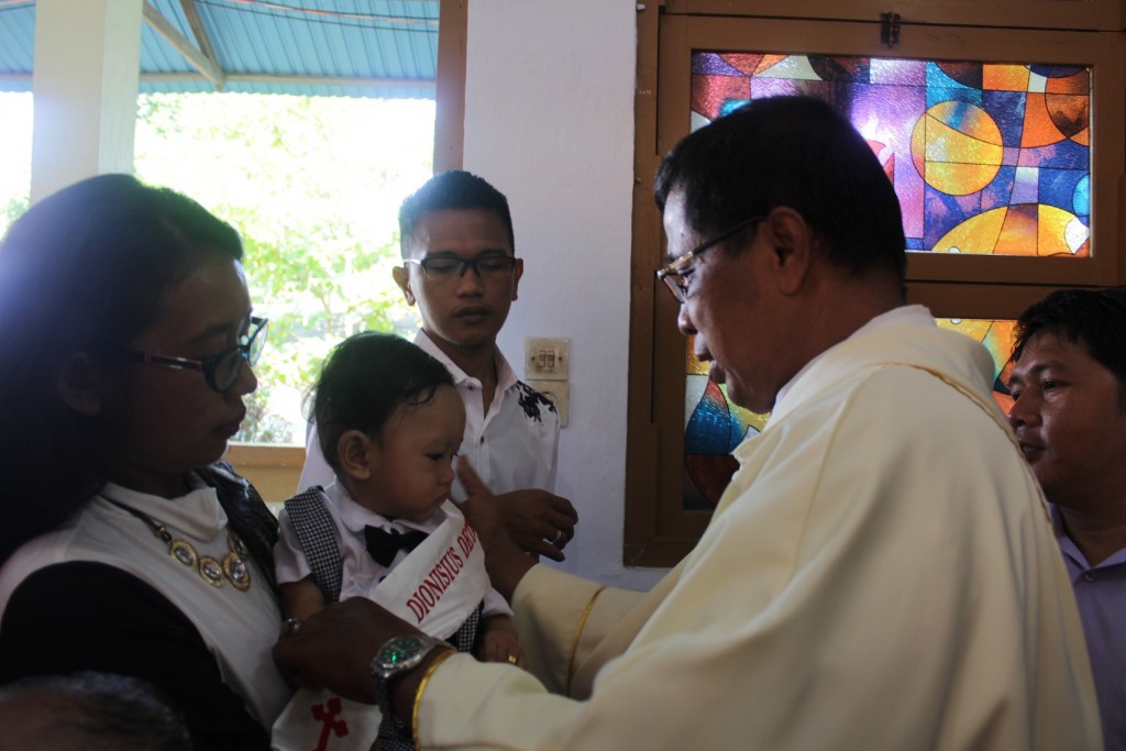 Keluarga Katolik Persekutuan Ilahi Sekaligus Manusiawi Keuskupan Padang